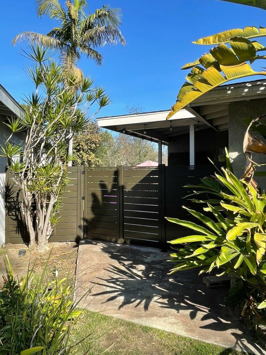 Aluminum privacy gates in Austin, TX - Alumission