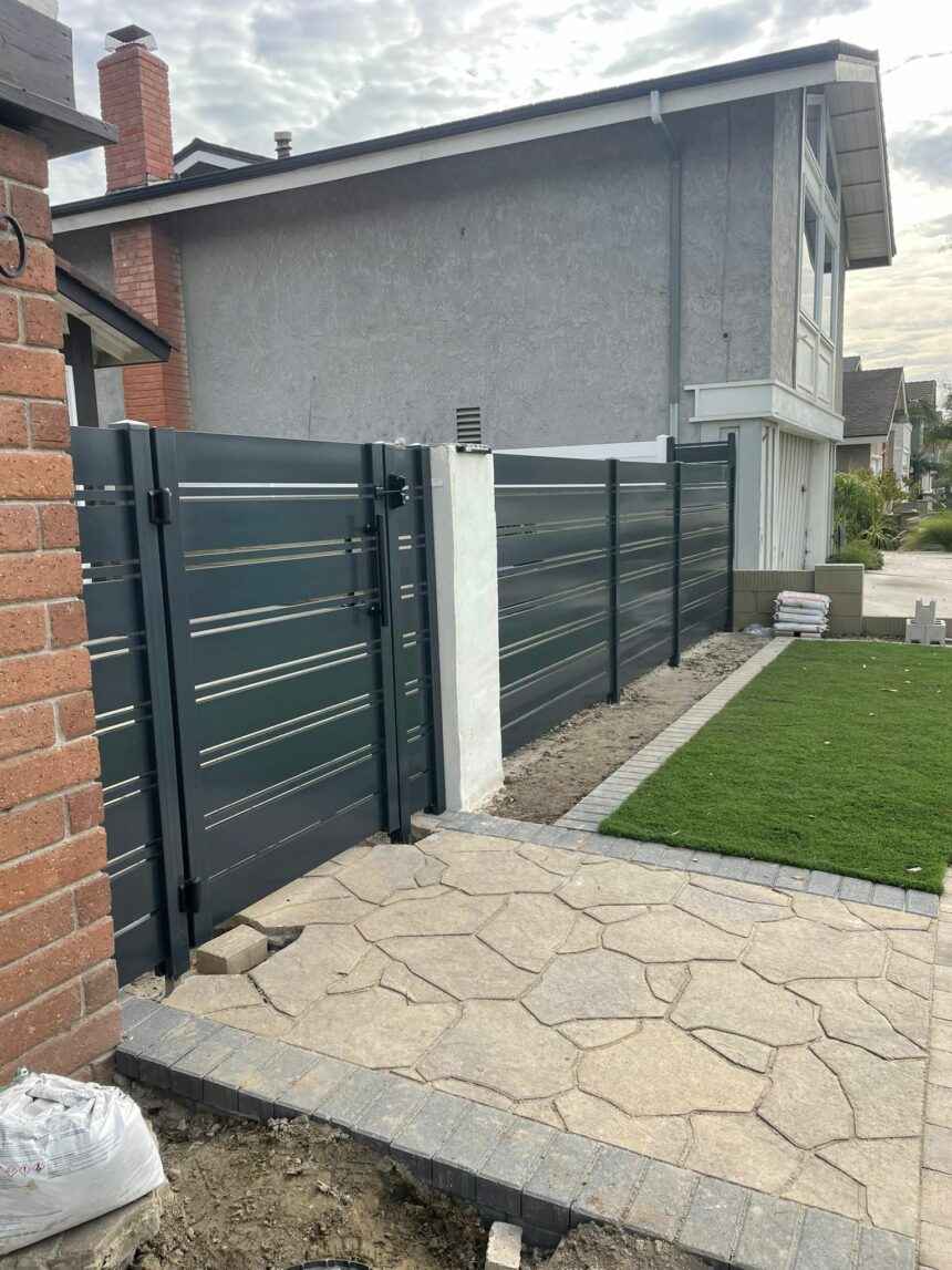 The Differences Between Vinyl vs Aluminum Fencing - Alumission The Differences Between Vinyl vs Aluminum Fencing - Alumission