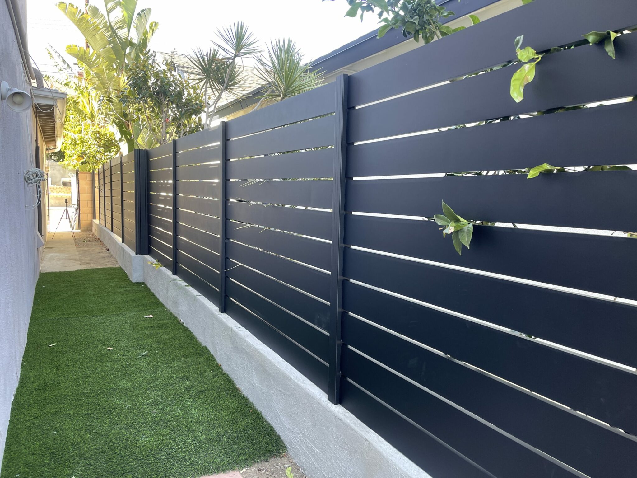 Aluminum fence in Whittier, CA (11416 ) - Alumission