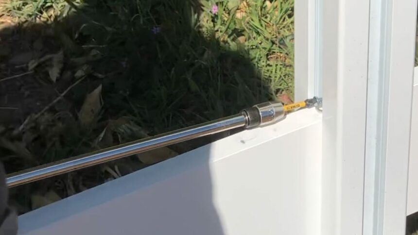 How to install: Aluminum fence on a deck - Alumission