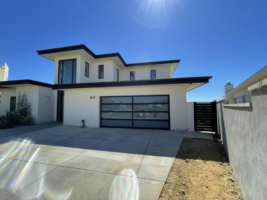 Two aluminum side gates in Ventura, CA