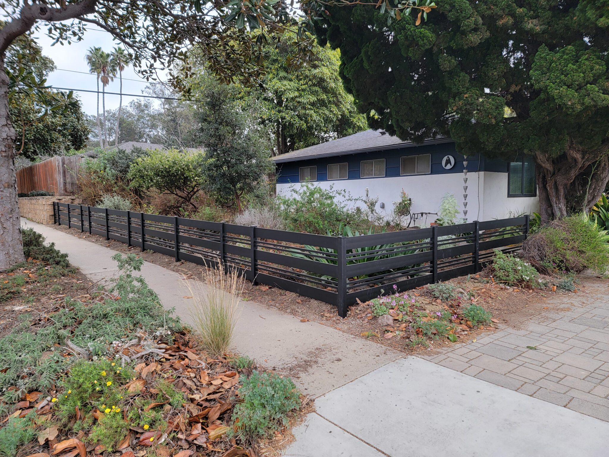 Black Aluminum Fence in Santa Clarita, CA 91387 - Alumission