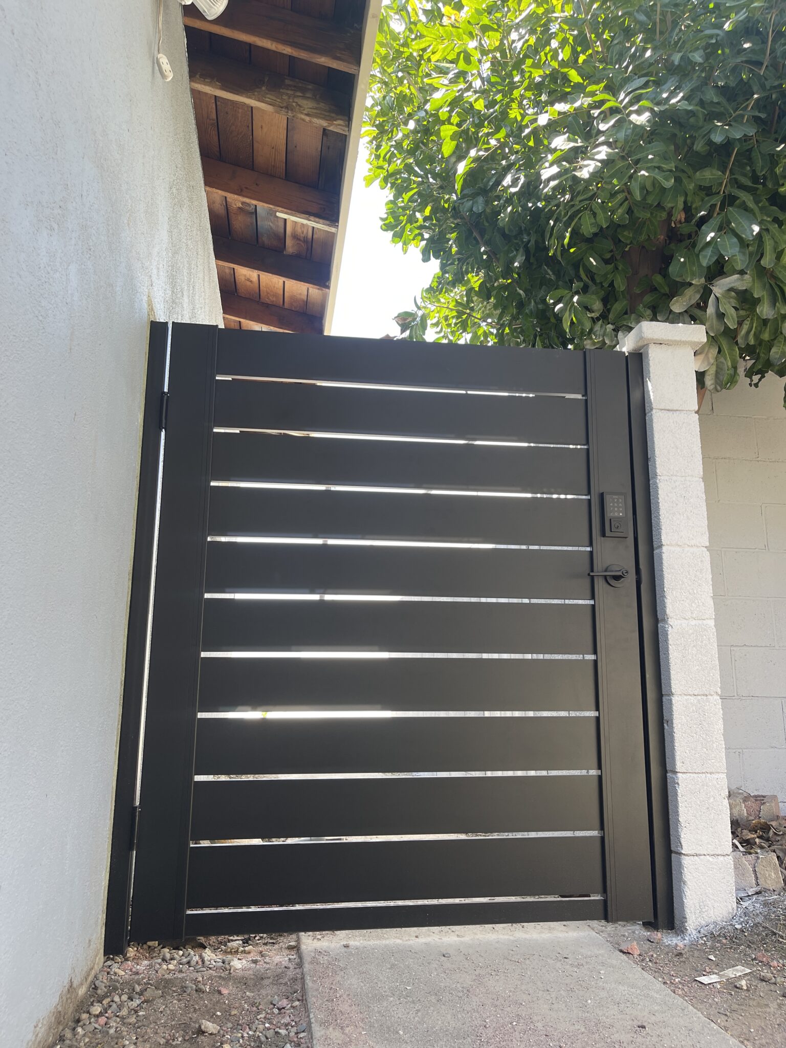 Black Aluminum Side Gates in Downey, CA 90240 - Alumission