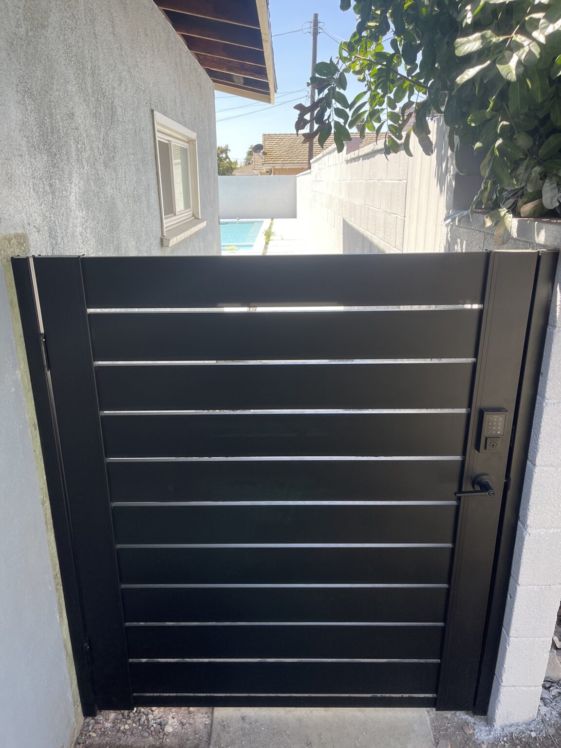 Black Aluminum Side Gates in Downey, CA 90240 - Alumission